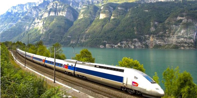 🚆 Trouvez le Transport Parfait pour Paris-Tours ! 🏞️